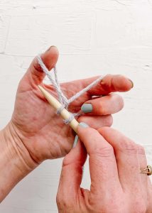 How to Knit: An Easy Beginner's Guide