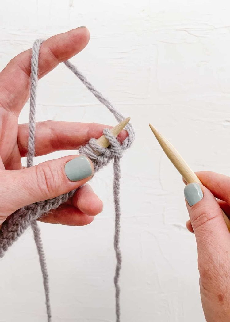 How to Knit: An Easy Beginner's Guide